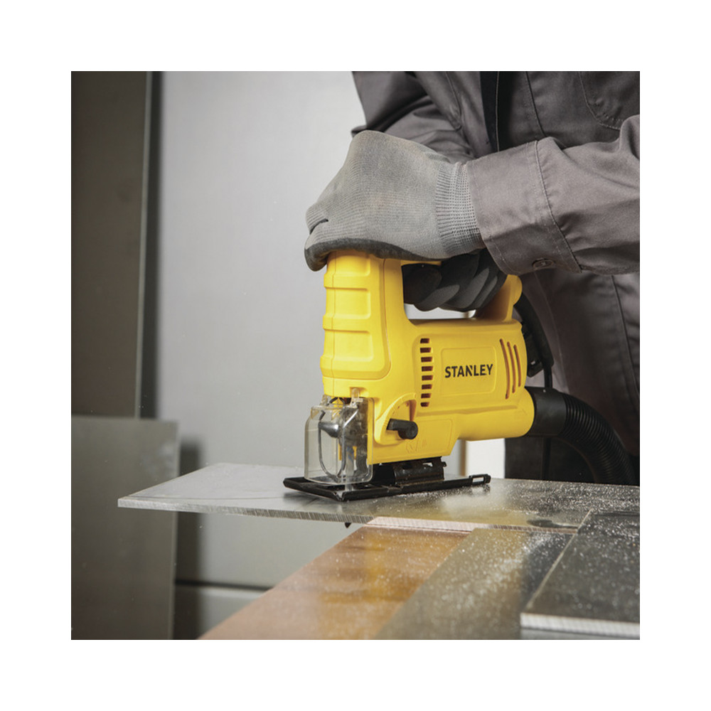 SIERRA CALADORA, 600 WATTS, VEL VARIABLE. MARCA STANLEY